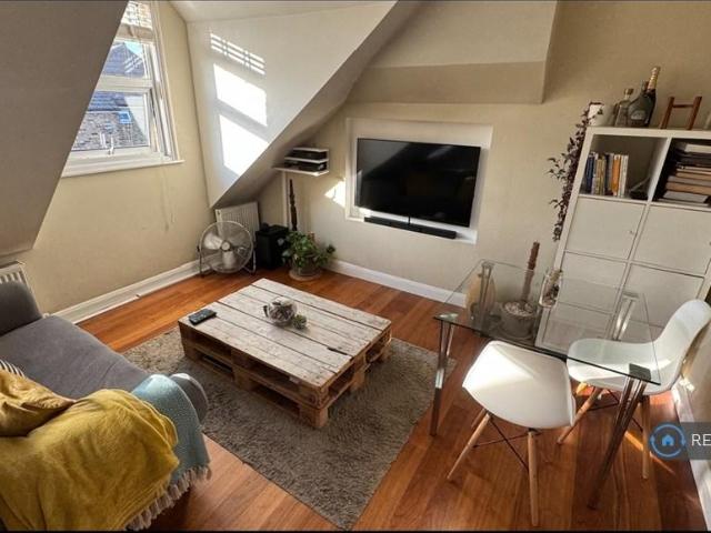 Weston Park, London, N8 2 bed flat to rent £1,750 pcm £404 pw