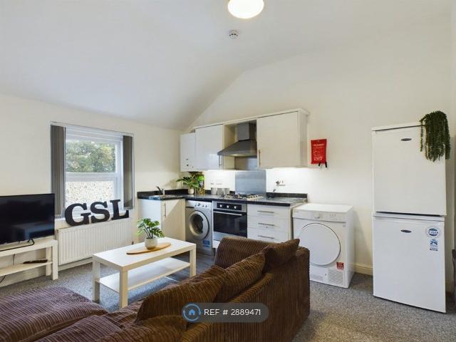 Weston Road, Gloucester GL1, 2 bed flat to rent, £1,350 pcm | PrimeLocation