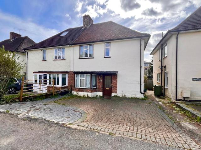 Weston Road, Guildford, Surrey, GU2 4 bed semi detached house to rent £2,950 pcm £681 pw