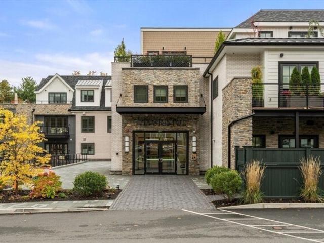 Weston Rd Apt,wellesley, Condo For Sale
