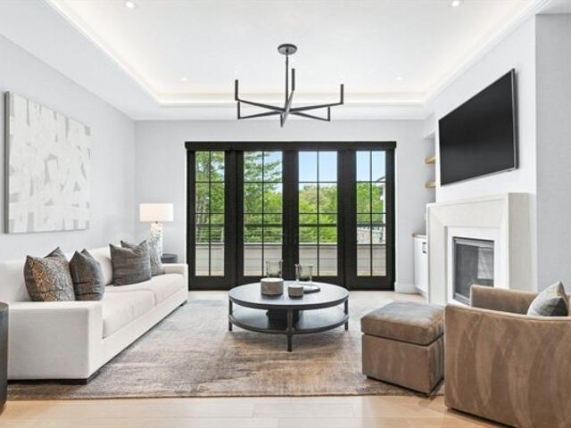 Weston Rd Apt,wellesley, Condo For Sale