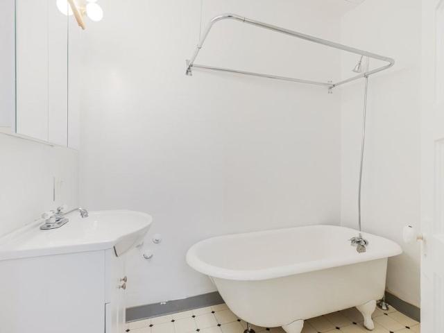 Westonia Studio Apartment for Rent at 2066 Nw Glisan St, Portland, OR 97209 Northwest District