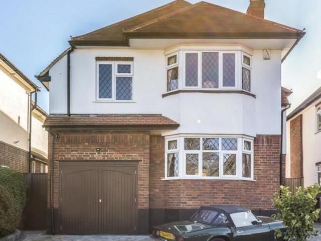 Westland Drive, Hayes, BR2 4 bed detached house to rent £3,100 pcm £715 pw