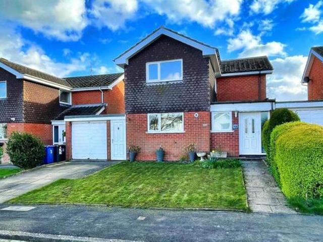 Westlands, Como Place, Newcastle Under Lyme, 3 Bedroom Link
