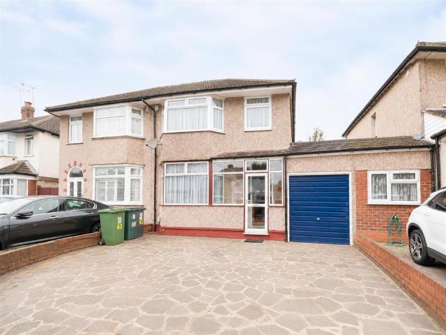 Westlea Avenue, Watford WD25 3 bed semi detached house to rent £2,100 pcm £485 pw