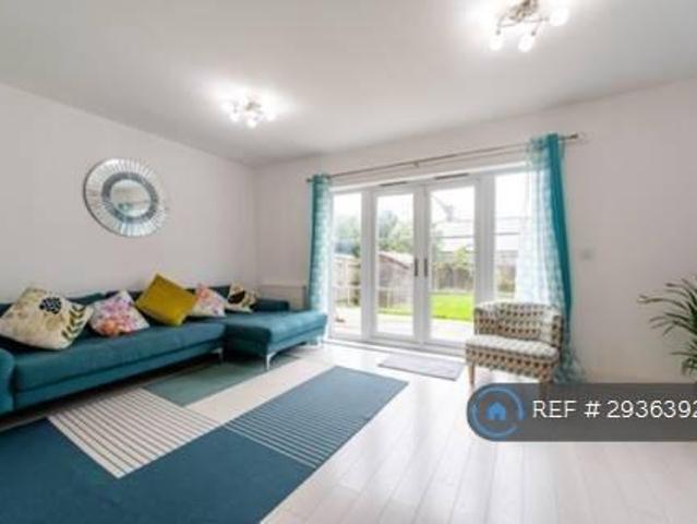 Westmount Close, Worcester Park, KT4 3 bed end of terrace house to rent £2,850 pcm £658 pw