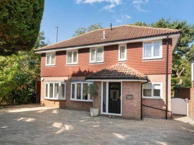 Westmont Road, Hinchley Wood, 5 Bedroom Detached