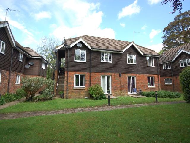 Westmoreland Court, Uckfield TN22, 1 bed flat to rent, £1,100 pcm | PrimeLocation