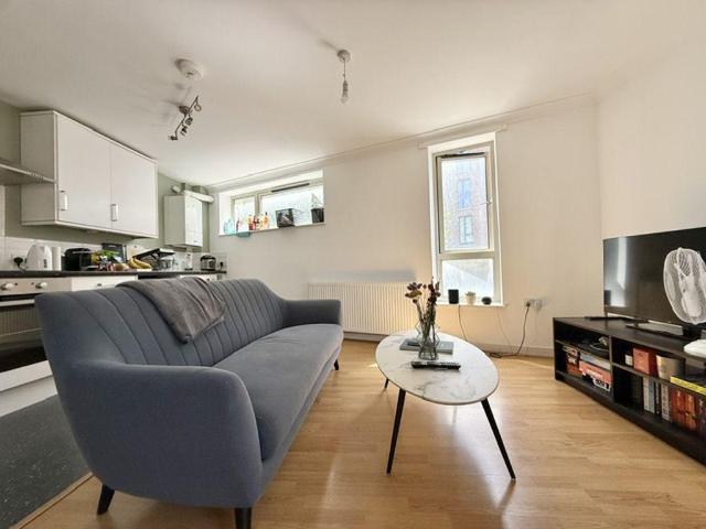 Westmoreland Road, SE17 2 bed apartment to rent £2,350 pcm £542 pw