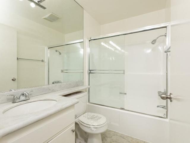 Westmoreland Regency Towers Studio Apartment for Rent at 433 S Westmoreland Ave, Los Angeles, CA 90020 Rampart Village