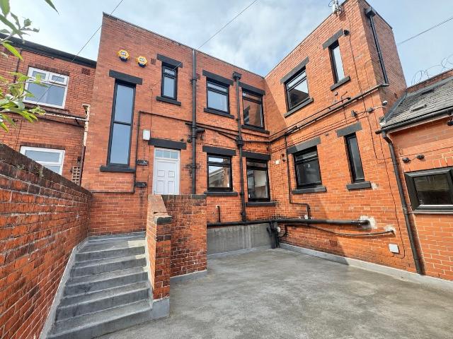 Westmorland Street, Wakefield WF1, 2 bed flat to rent, £750 pcm | PrimeLocation