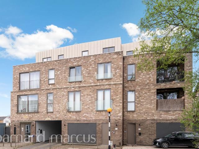 Westmead Road, Sutton SM1, 1 bed flat to rent, £1,350 pcm | PrimeLocation