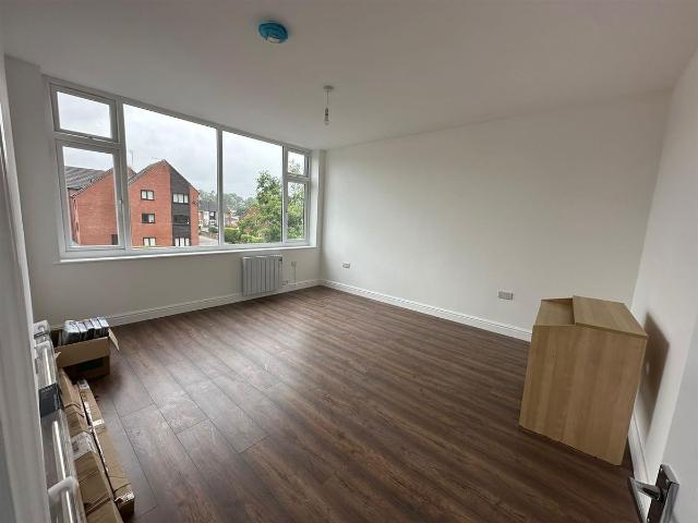 Westmede Centre, Coventry CV5, 3 bed flat to rent, £1,150 pcm | PrimeLocation
