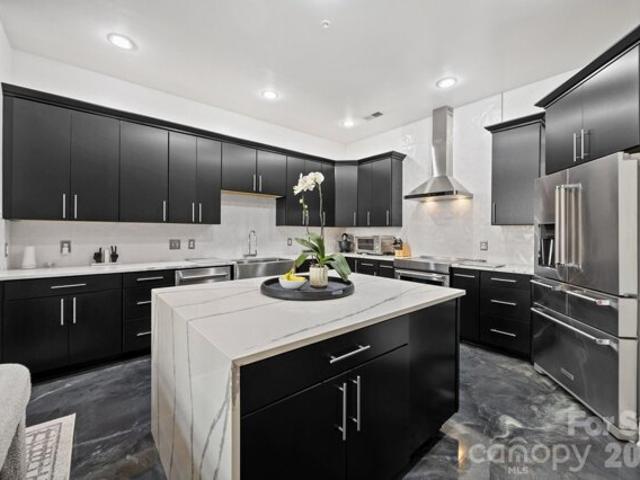 Westmere Ave, Charlotte, Condo For Sale