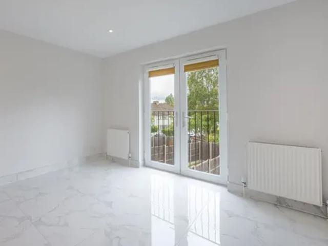 Westmere Drive, London, NW7 3HA, United Kingdom | 3 bed house for rent #167490997 | Rentberry