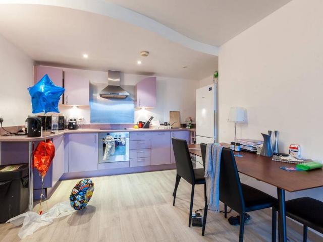 Westminster Bridge Road, Waterloo. 2 bed flat to rent £2,817 pcm £650 pw