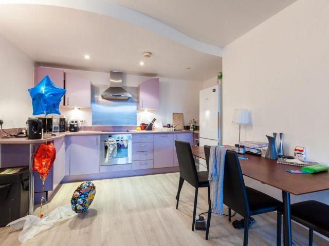 Westminster Bridge Road, Waterloo. 2 bed flat to rent £2,817 pcm £650 pw