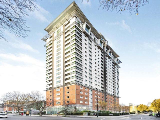 Westminster Bridge Road, London, SE1 1 bed apartment to rent £2,350 pcm £542 pw