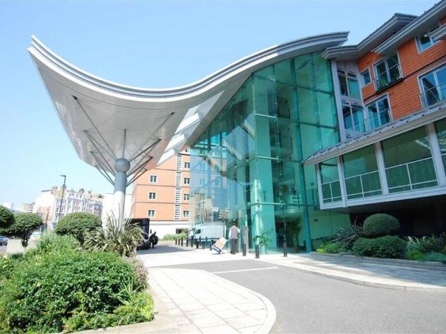 Westminster Bridge Road, London SE1 2 bed apartment to rent £2,800 pcm £646 pw