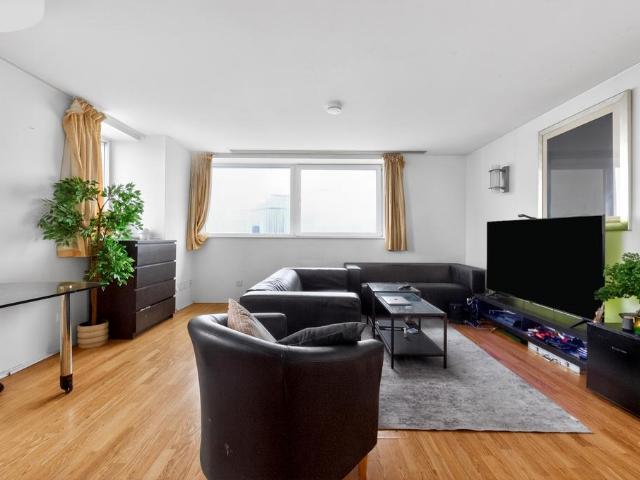 Westminster Bridge Road, London, SE1 3 bed apartment to rent £3,900 pcm £900 pw