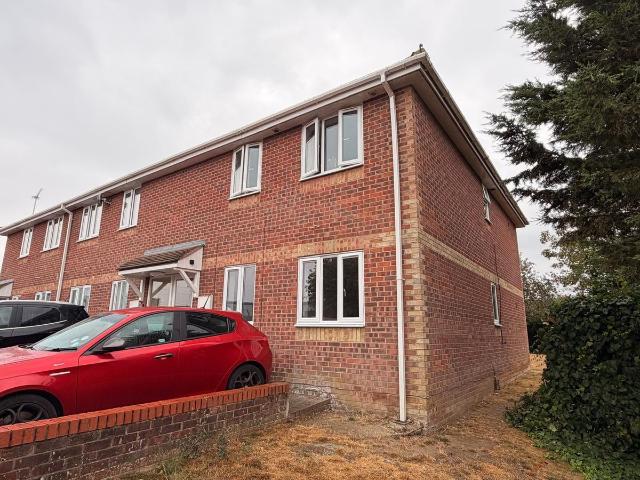 Westminster Court, Whitehall Close, Colchester, Essex CO2, 2 bed flat to rent, £1,200 pcm | PrimeLocation