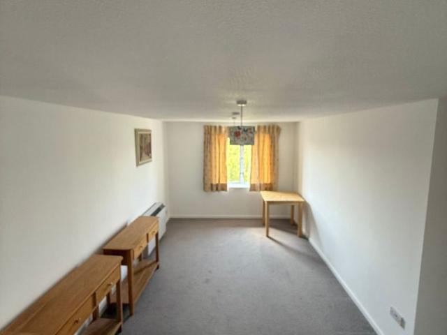 Westminster Court, Enfield EN3En8 7Shp EN3, 1 bed flat to rent, £1,700 pcm | PrimeLocation
