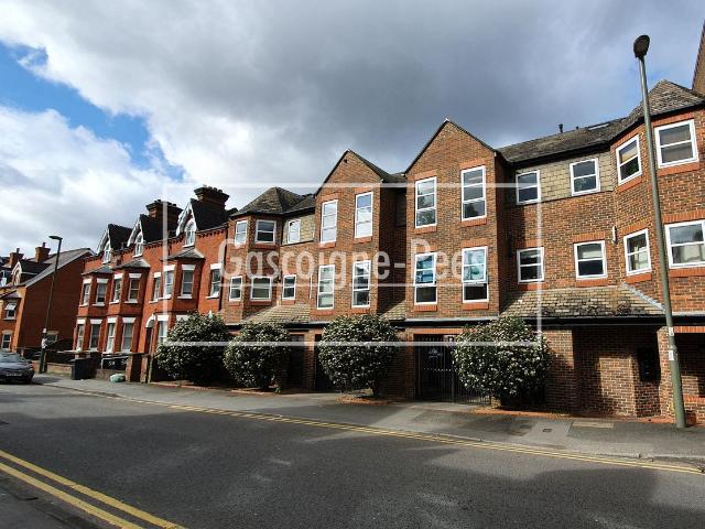 Westminster Court, Guildford GU1, 1 bed flat to rent, £1,600 pcm | PrimeLocation