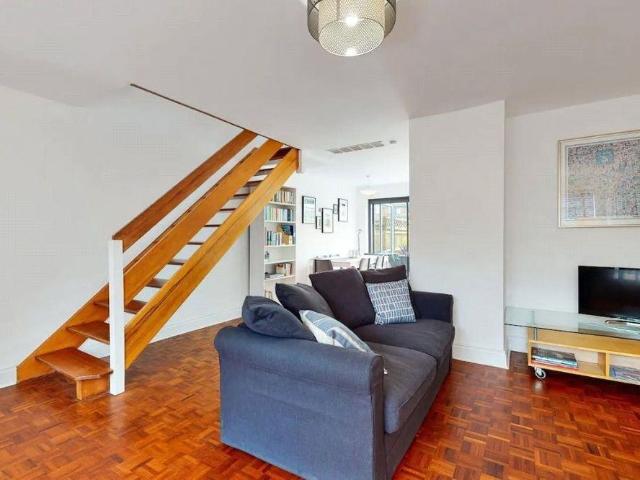 Westminster Close, Teddington, TW11