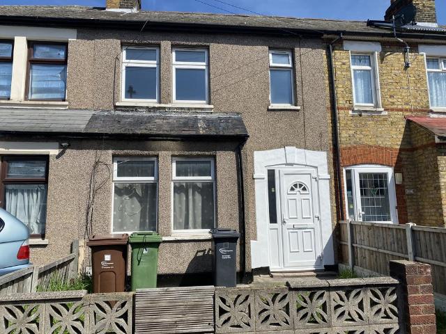 Westminster Gardens, Barking IG11 4 bed terraced house to rent £2,550 pcm £588 pw