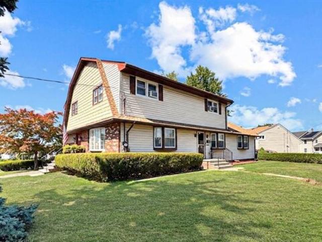 Westminster Pl, Saddle Brook, Home For Sale