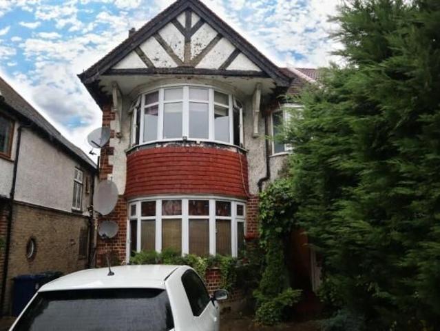 Westside, Hendon, London NW4, 3 bed maisonette to rent, £1,775 pcm | PrimeLocation