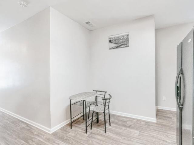 Westside Home, a 5 minute walk to bus 51