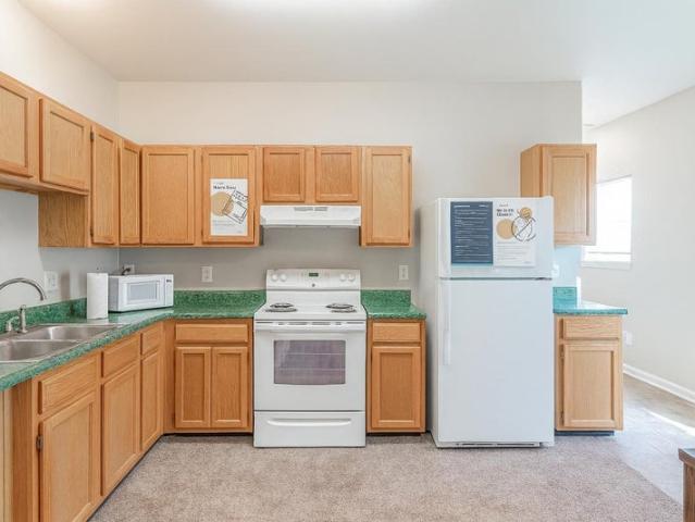 Westside Home, a 5 minute walk to bus 51