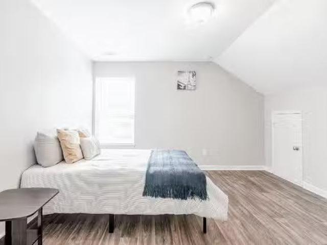 Westside Home, a 5 minute walk to bus 51 id. 187