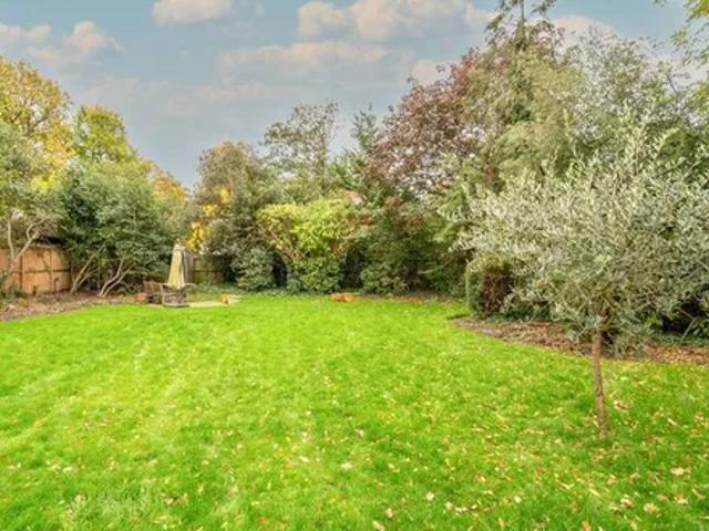 Westside Lawn Tennis Club, 20 Woodhayes Road, Cottenham Park, London, SW19 4RF, United Kingdom | 2 bed apartment for rent #135868071 | Rentberry