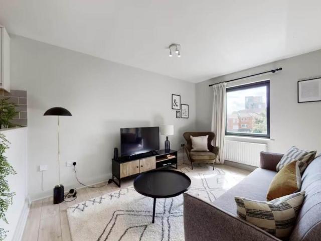 Westpoint Apartments, London N8 2 bed apartment to rent £2,167 pcm £500 pw