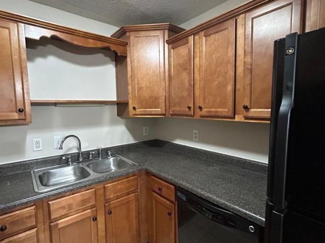 Westport Woods, LLC 2 Bedroom Apartment for Rent at 4500 Westport Woods Ln, Louisville, KY 40245