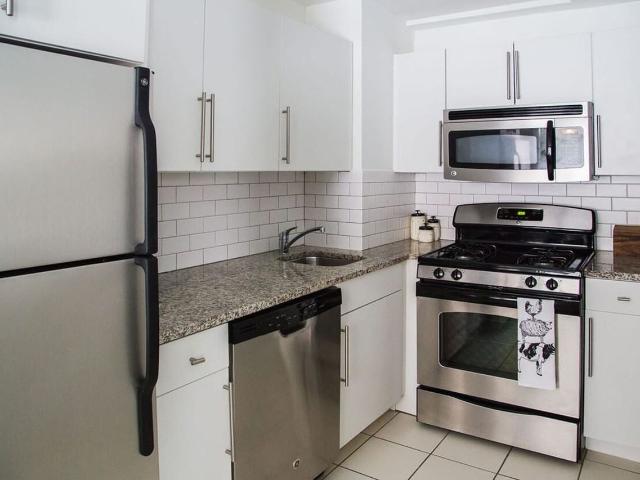 Westport Central Studio Apartment for Rent at 301 W Armour Blvd, Kansas City, MO 64111 Hanover Place