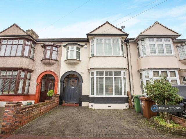 Westrow Drive, Barking, IG11 4 bed terraced house to rent £2,750 pcm £635 pw