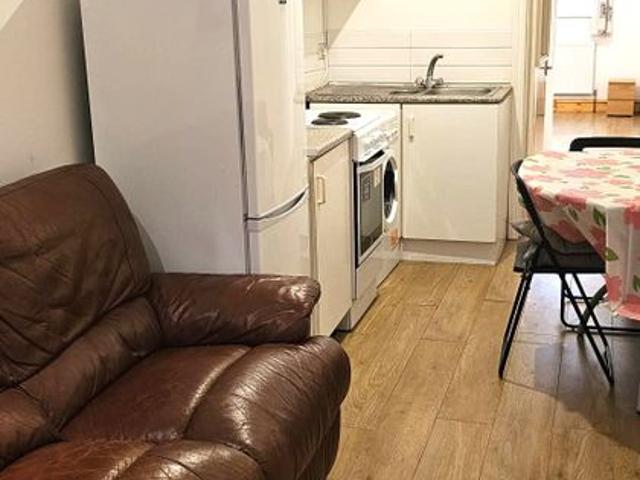 Westrow Drive, Barking IG11, Studio to rent, £1,050 pcm | PrimeLocation