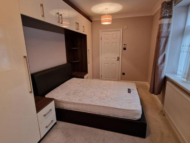 Westrow Drive, Room 5, Barking IG11, Room to rent, £1,100 pcm | PrimeLocation