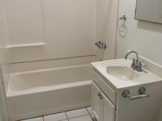 west/red 2 Bedroom Apartment for Rent at 5212 5212 5218 1/2 Westhaven St. & 2700 S. Redondo Blvd Los Angeles, CA 90016 West Adams