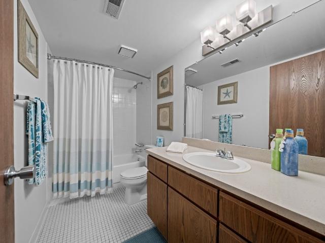 Westwood Village Apartments 2 Bedroom Apartment for Rent at 37830 Westwood Cir, Westland, MI 48185 Westland