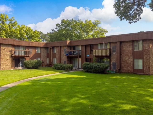 Westwood Village Apartments 2 Bedroom Apartment for Rent at 37830 Westwood Cir, Westland, MI 48185 Westland