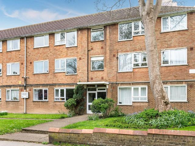 Westwood Hill, London SE26, 2 bed flat to rent, £1,700 pcm | PrimeLocation