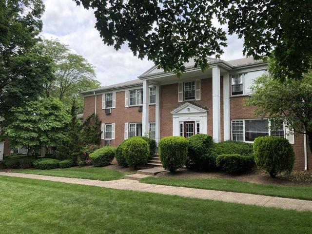 Westwood Hills 2 Bedroom Apartment for Rent at 5 Sutton Pl, Westwood, NJ 07675