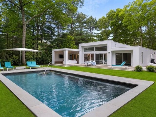 Westwood Rd, Wainscott, Home For Sale