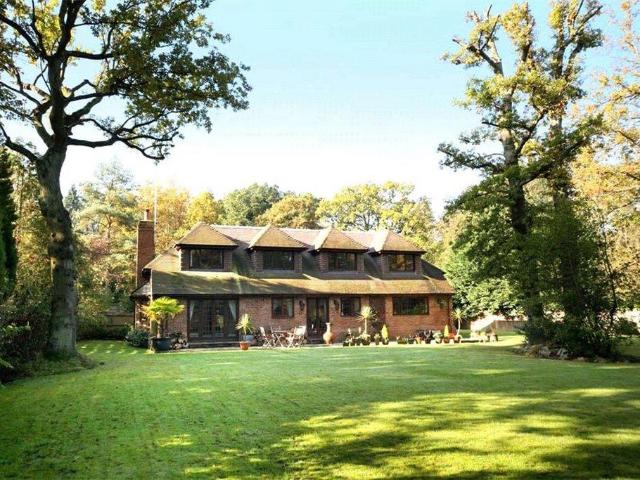 Westwood Road, Windlesham, Surrey, GU20 4 bed detached house to rent £5,000 pcm £1,154 pw