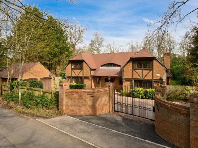 Westwood Road, Windlesham, Surrey, GU20 4 bed detached house to rent £5,000 pcm £1,154 pw
