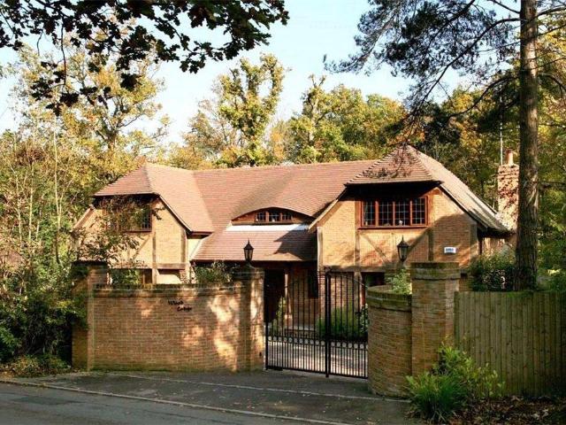 Westwood Road, Windlesham, Surrey, GU20 4 bed detached house to rent £5,000 pcm £1,154 pw